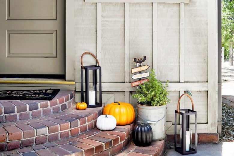 7 Ways to Decorate Your Front Door Entry - Piethis