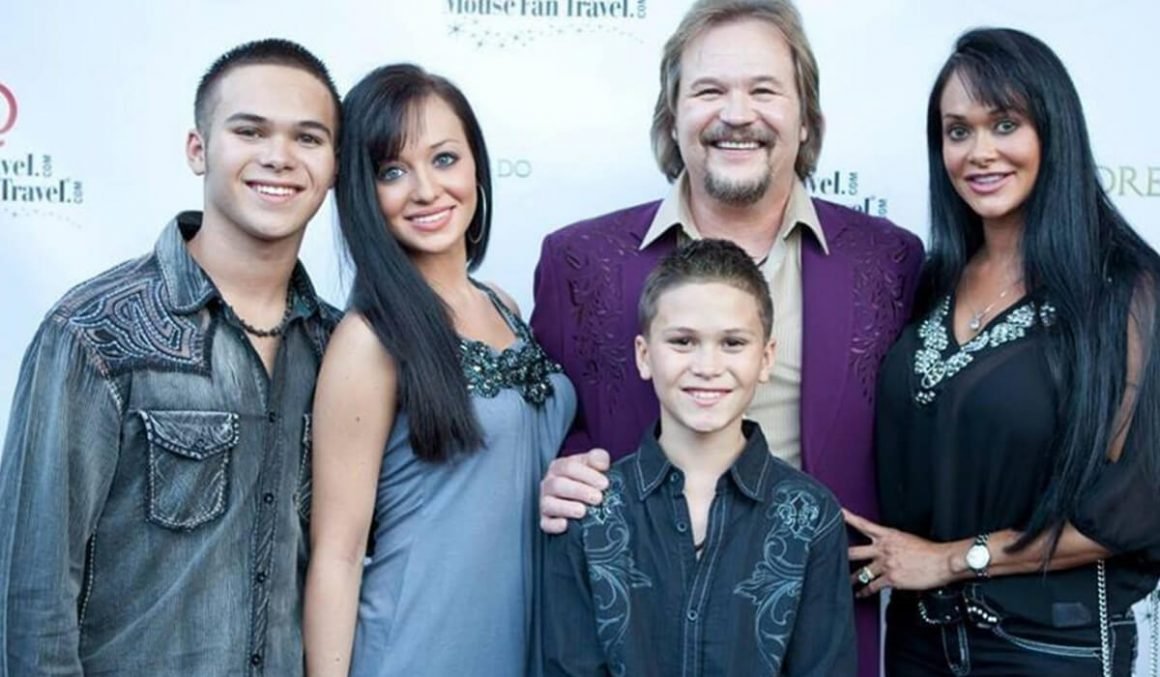 Alexander Benton Gradow, Son Of George Gradow and Barbi Benton - Piethis