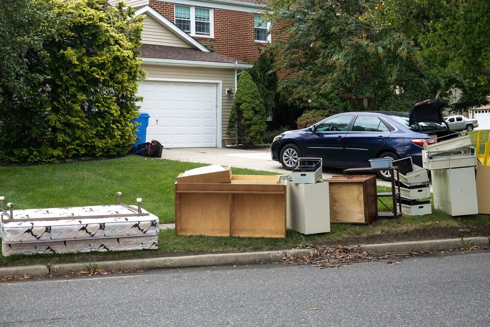 7 Ways Homeowners Benefit From Junk Removal Services - Piethis